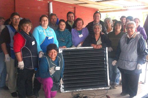 El Teniente construye artefacto solar número mil junto a la comunidad ...